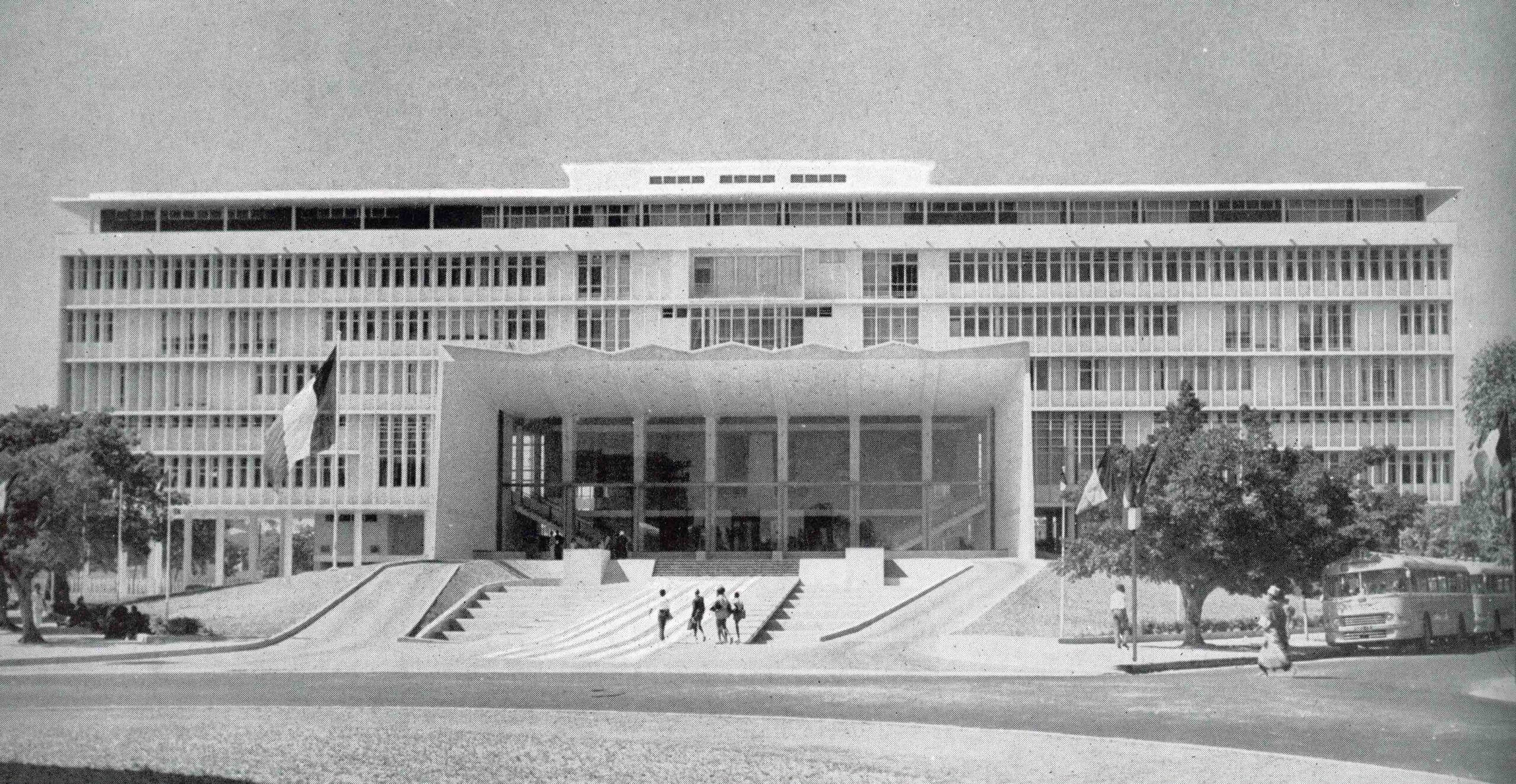 Le Palais du Grand Conseil Africain à Dakar - Architecture ...